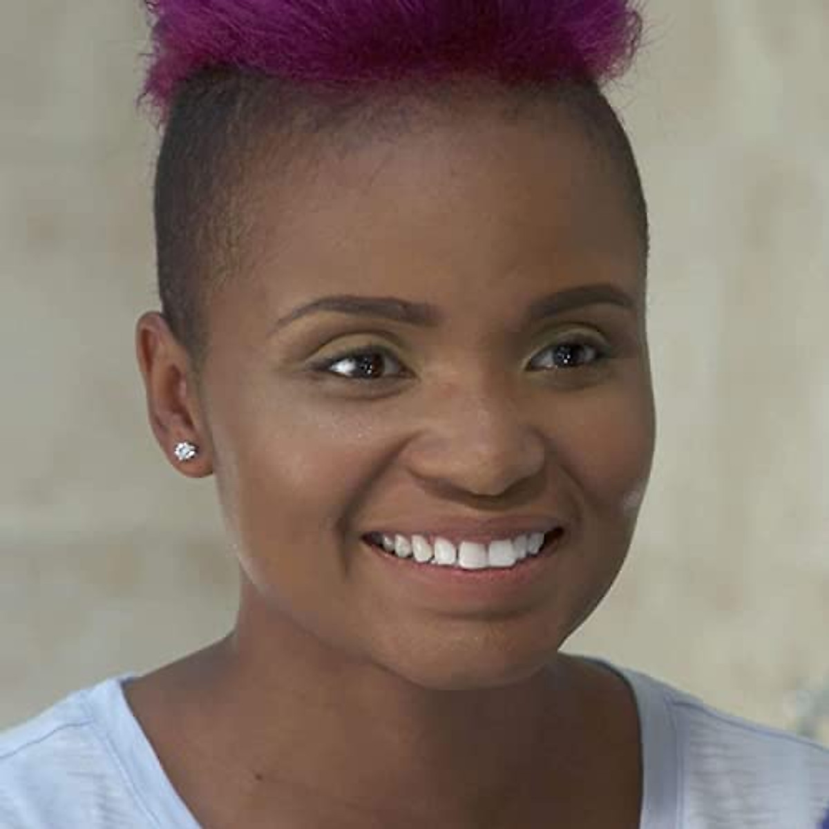 Crest Charcoal 3D White Toothpaste, Whitening Therapy Deep Clean with Fluoride, Invigorating Mint, 5.2 Ounce,