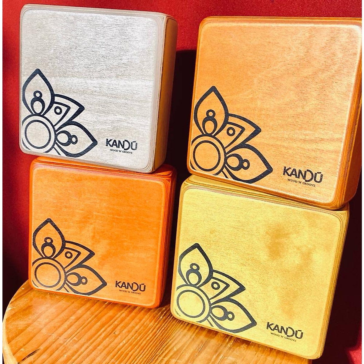 The Kandu Clever Shaker is the first ever shaker drum with two distinctive one side sounds: one side like a clave, the other more like a bongo (Sahara)