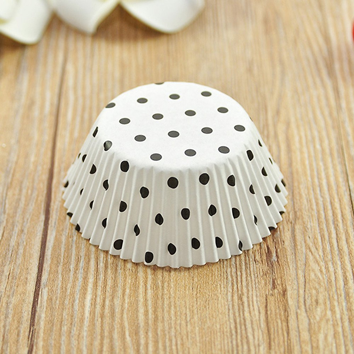 100 PCS Premium White Standard Cupcake Liners Grease-Proof Black Polka Dots