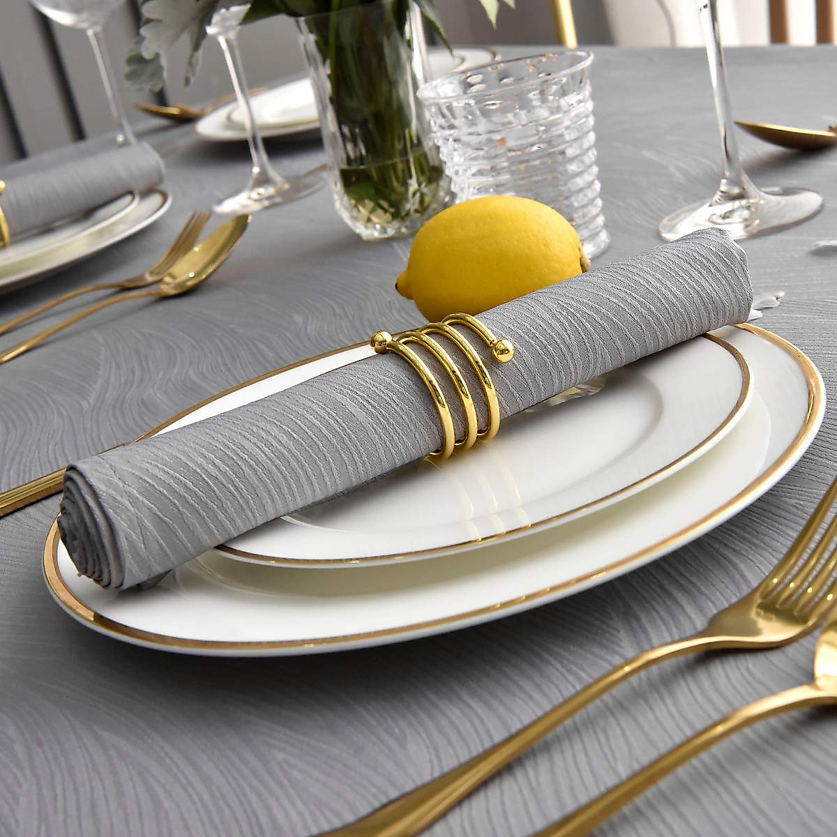 maxmill Jacquard Cloth Napkins 20 x 20 Inch Swirl Pattern Soft Comfortable and Luxury Serviette for Family Dinners Weddings Parties and Banquets Set of 4 Light Gray