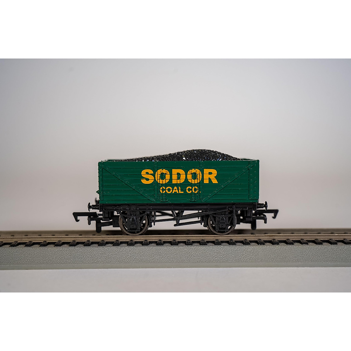 Thomas & Friends - Sodor Coal Co. Wagon with Load - HO Scale