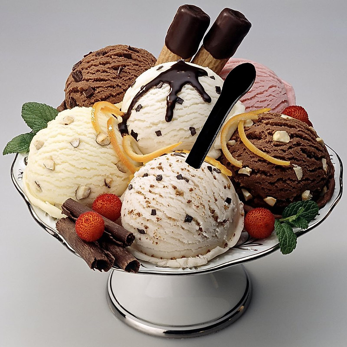 100 Pieces Disposable Desserts Scoops, Independent Packaging Cake spoon, Durable Strong Plastic Yogurt pudding spoon, Ice cream spoon (Clear)