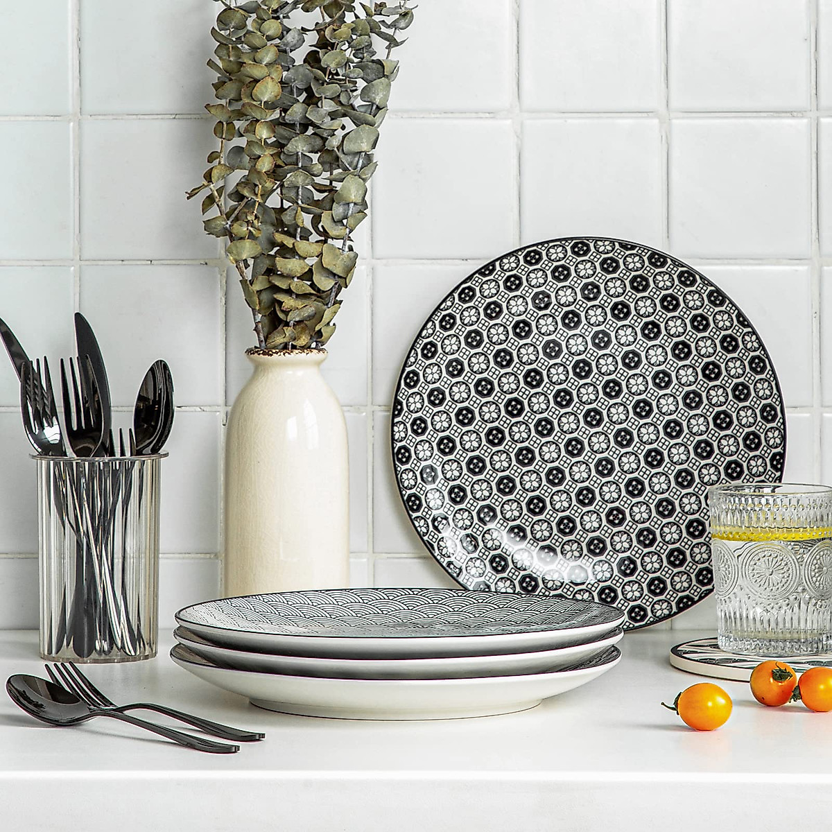 vancasso Haruka Ceramic Dinner Plates 10 Inch, Round Salad Plates Fit Steak Fruit Pasta Pancake, Microwave, Oven, Freezer and Dishwasher Safe, Set of 4, Japanese Plates Black and White