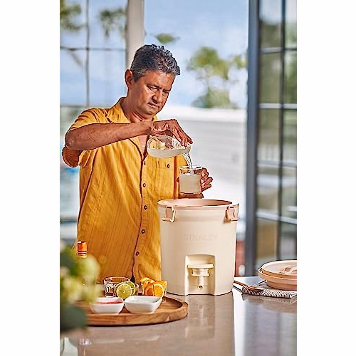 Stanley Adventure The Fast-Flow Water Jug (Cream)