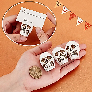 AHANDMAKER 3 pcs Skull Table Card Holder Clip for Cards on The Table Top Resin Skull Table Number Holder, Spooky Desktop for Party Graveyard Halloween Decoration