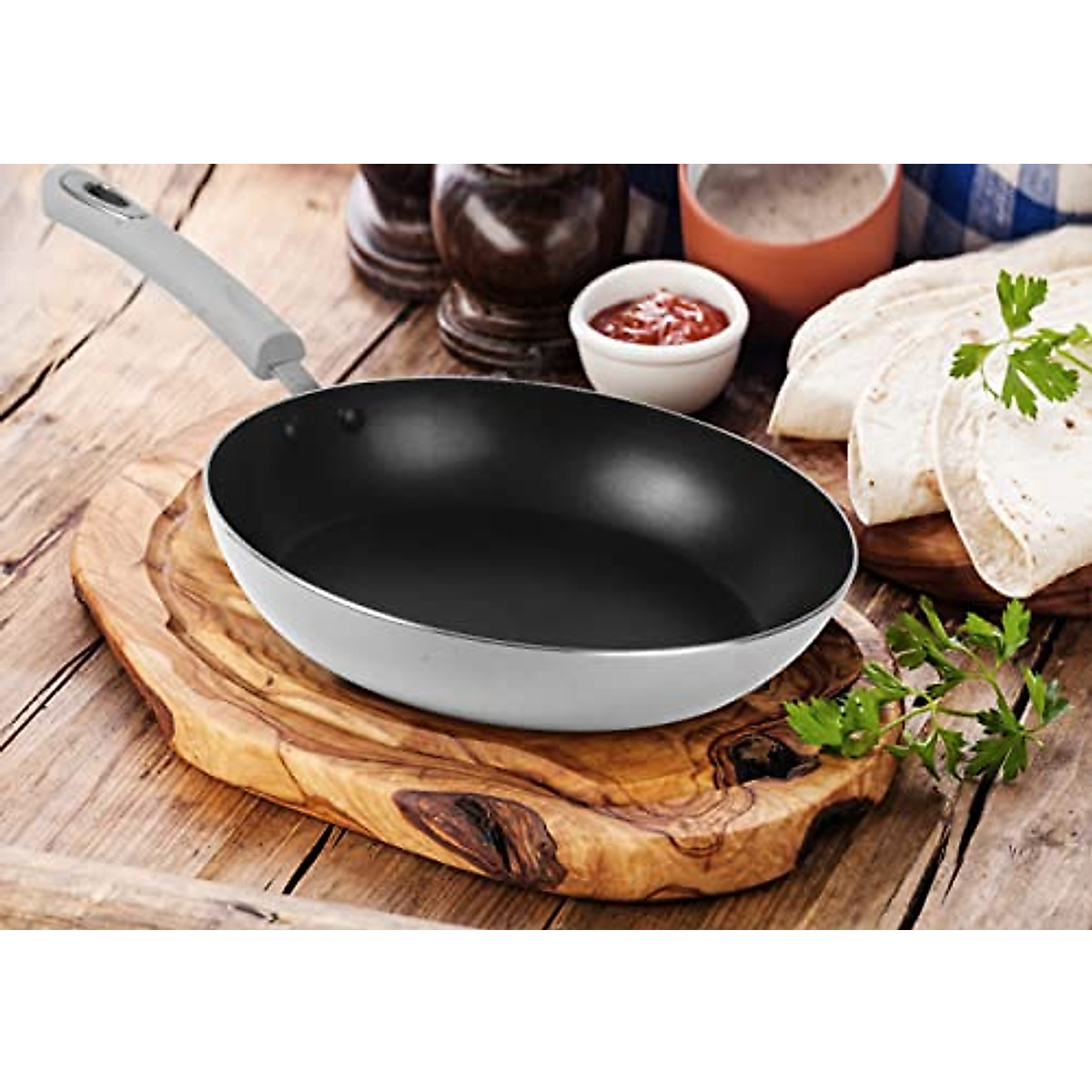 Utopia Kitchen - Saute Fry Pan - Nonstick Frying Pan - 11 Inch Induction Bottom - Aluminum Alloy and Scratch Resistant Body - Riveted Handle (Silver-Black)