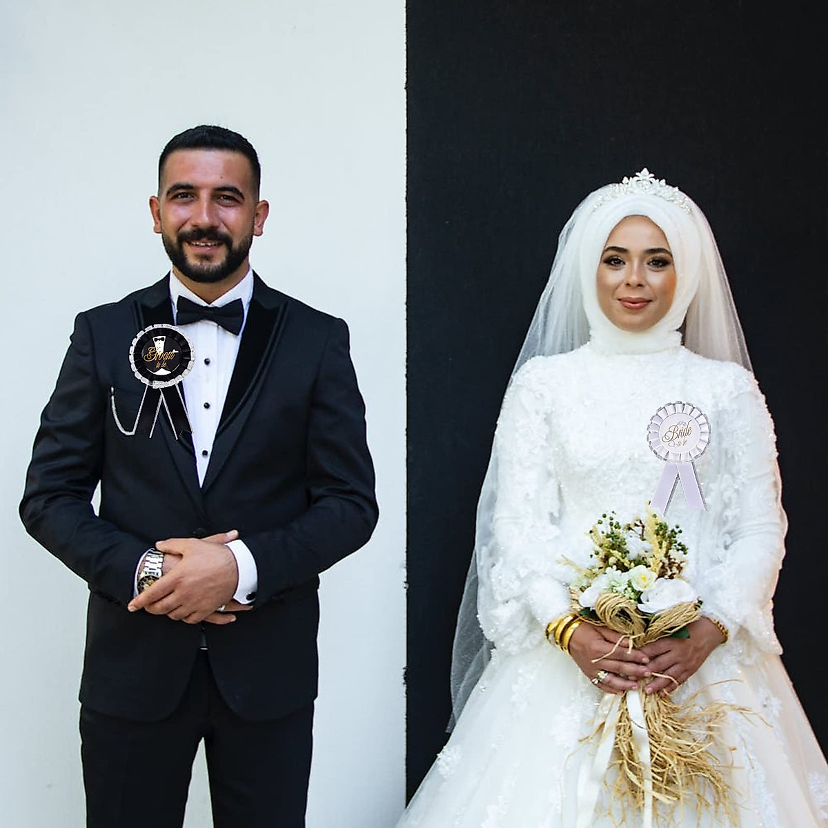 2 Pieces Tinplate Badge Bride to Be and Groom to Be Pins Wedding Buttons for Valentine's Day Prom Party Props Bachelorette Party Engagement Celebration Wedding Decorations