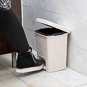Mind Reader Basket Collection, Trash Can, 5.5 Liter Capacity, Attached Hinged Lid, Pedal Allows Hands-Free Opening, Bathroom Bin, 8.07" L x 8.07" W x 11.1" H, Ivory