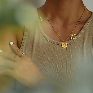 MEVECCO Gold Birth Flower Coin Necklace for Women 12 Month April Daisy Disc Pendent 18K Gold Plated Personalized Flora Necklace Birthday Jewelry for Her