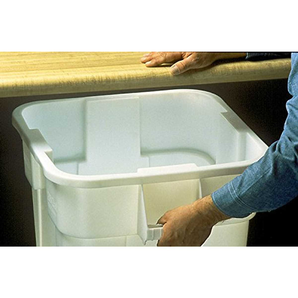 Rubbermaid Commercial Products BRUTE Square Bin Storage Container without Lid, 28-Gallon, Red