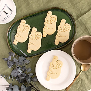 Sloth on Tree cookie cutter, 1 piece - Bakerlogy