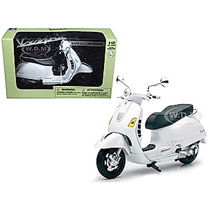 Vespa GTS 300 Super Die Cast Replica Model (Color May Vary)