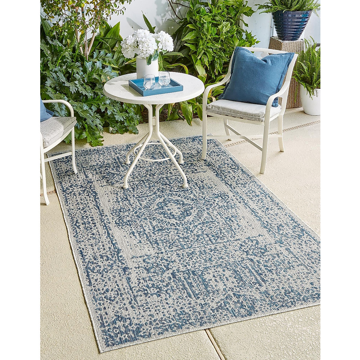 Rugs.com Outdoor Traditional Collection Rug – 4' x 6' Blue Flatweave Rug Perfect for Entryways, Kitchens, Breakfast Nooks, Accent Pieces