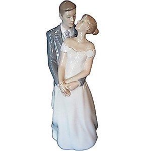 Nao figurine by Lladro 02001713 Unforgettable day 1713- Beautiful porcelain statue -Bride with a long dress and Groom, Kissing Couple, Nice, Elegant, Romantic ,Wedding gift collectibles new