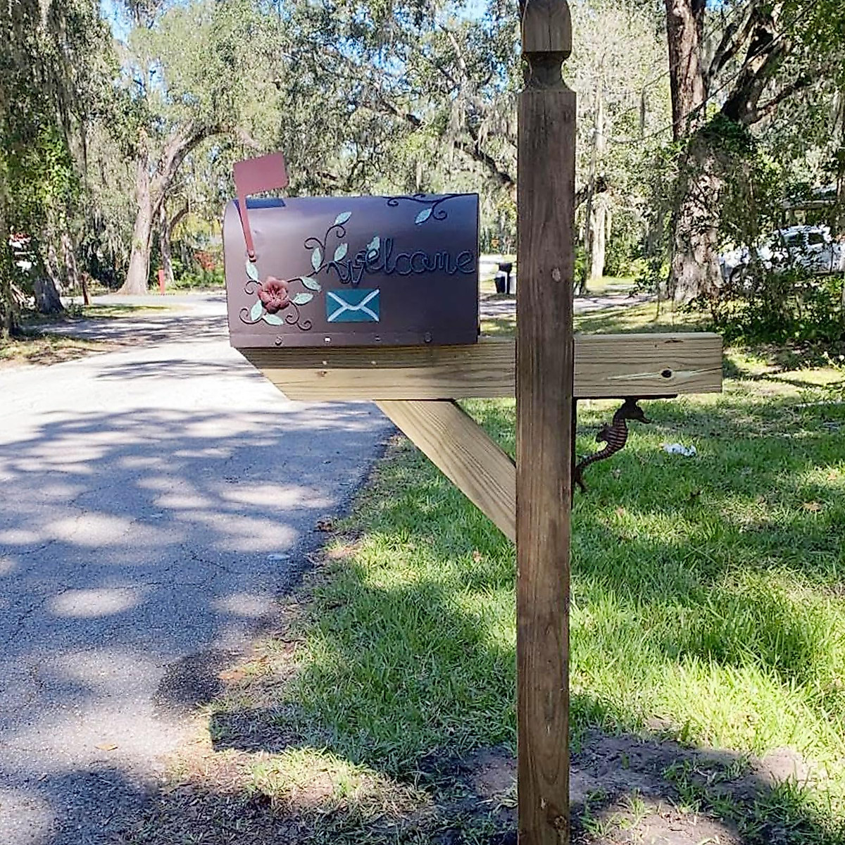 MEIYIHUI Heavy Duty Galvanized Steel Mailbox Post, Mailboxes for Outside,Curbside Mailbox,Rural Mail Box Postal Storage Box Outdoor Decor (Brown)