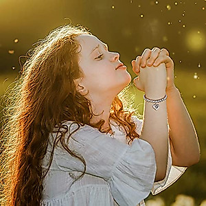 Estendly Initial Heart Charm Bracelets for Kids 6mm Stainless Steel Beaded Delicate Letters C Bracelet Jewelry Birthday Gift for Sister