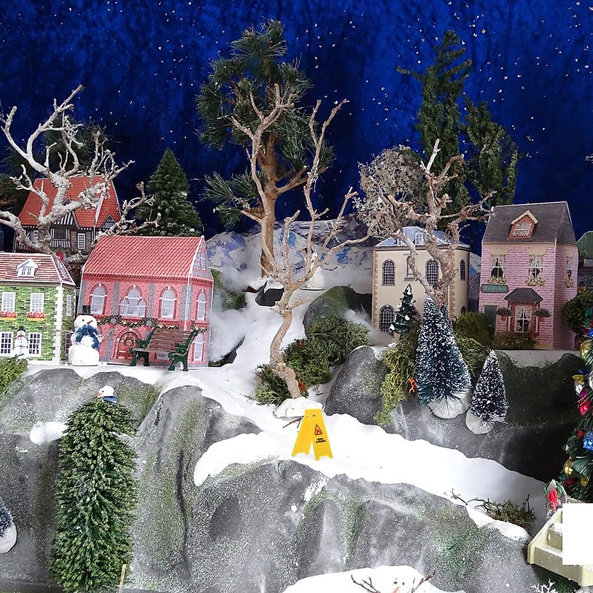 NUOBESTY Mini Traffic Signs Set, Plastic Street Signs Playset Traffic Cones Yellow Warning Sign Garbage Can Toy Safety Education Toy for Kids 25pcs