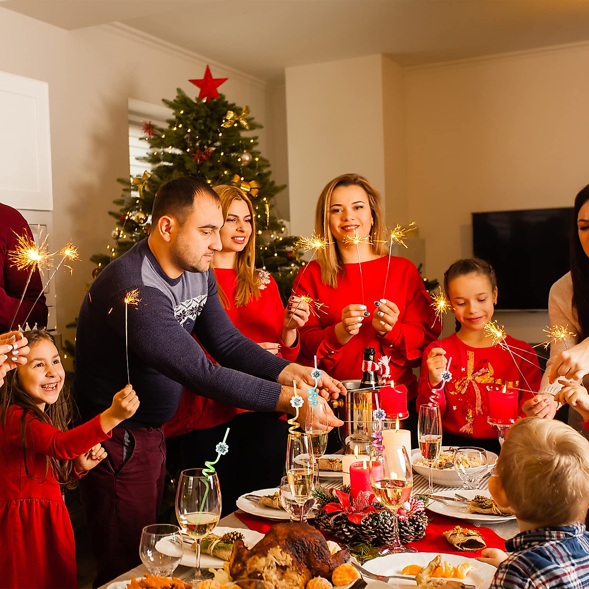 BkeeCten 24PCS Christmas Party Favors Xams Drinking Straws Snowflakes Plastic Reusable Straw with 2 PCS Cleaning Brushes Xmas Gifts for Kids Winter Holiday Birthday Classroom Party Decoration Supplies