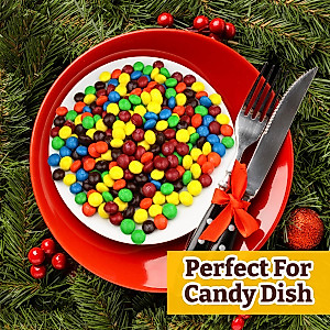 M&M Peanut Chocolate Candies, Sweet Milk Chocolate and Peanuts Bites Encased in Vibrant Candy Shell Colors, Delicious Melt in Your Mouth Sweet Snacks for Kids and Adults, Holiday Candy Bulk - 2lb Classic Bag