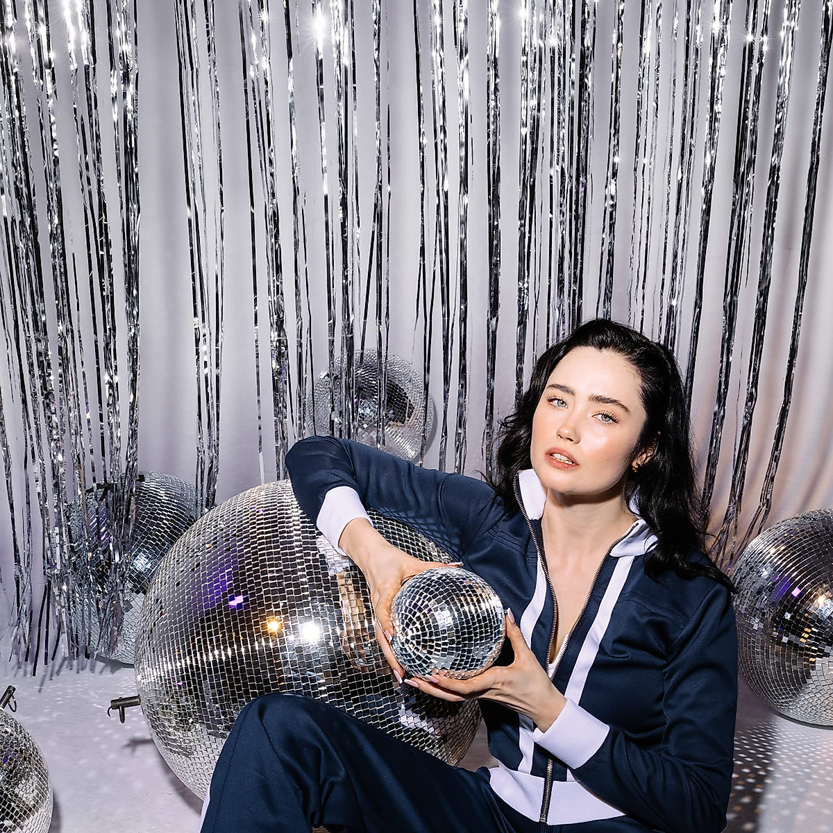 5 Pack Silver Fringe Backdrop 3.2ft x 8.2ft Foil Curtain Tinsel Foil Fringe Curtains Backdrop Tinsel Backdrop Streamers for Birthday Curtain Party Decoration Wedding Christmas Decoration (Silver)