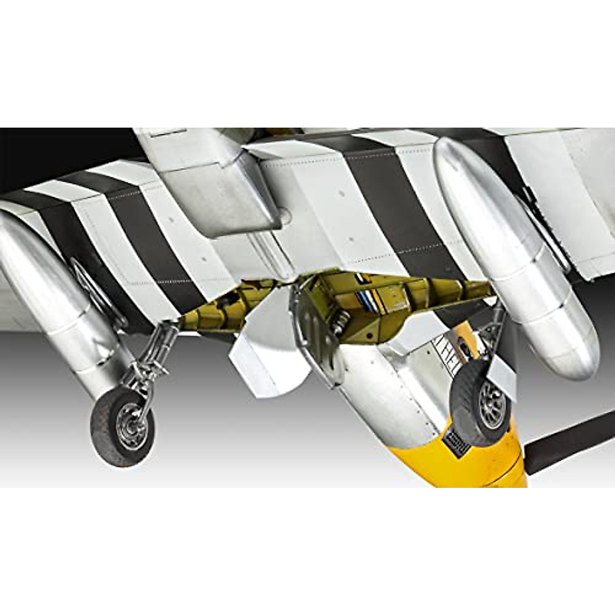 Revell 03944 - P-51D Mustang 1: 32 Scale