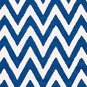 SAFAVIEH Dhurries Collection 5' x 8' Dark Blue/Ivory DHU557K Handmade Flatweave Premium Wool Area Rug