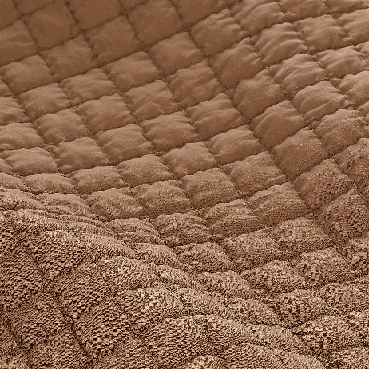 Nate Home by Nate Berkus Solid All-Season Cotton Textured Quilt Set | Breathable and Comfortable Bedding from mDesign - Full/Queen Size - 1 Quilt/2 Pillow Shams, Truffle (Brown)