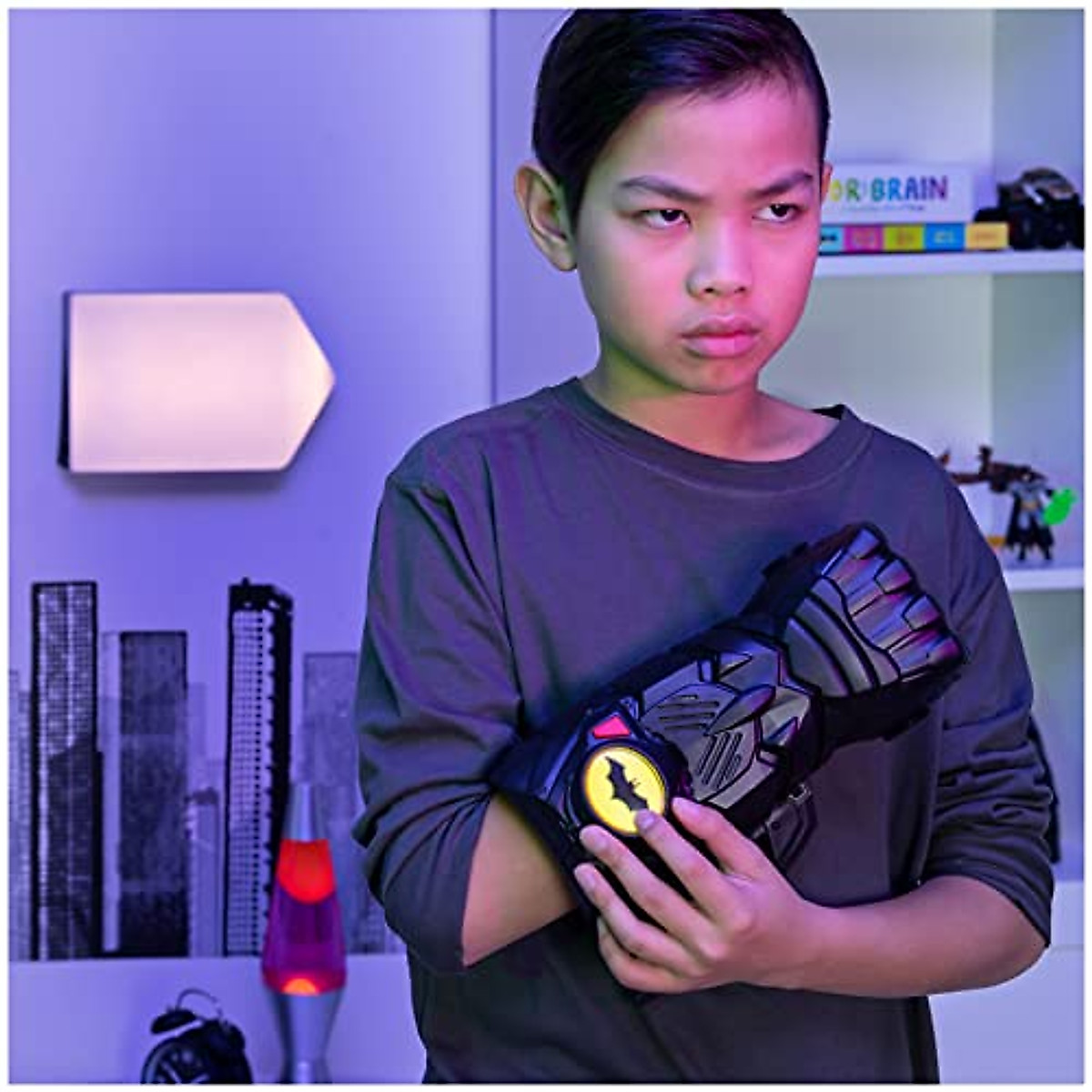 DC Comics BATMAN, Interactive Gauntlet with Over 15 Phrases and Sounds, Kids Toys for Boys Aged 4 and Up