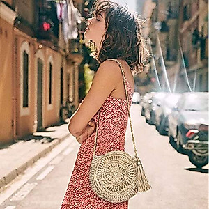Straw Shoulder Bag, Kadell Women Handmade Summer Beach Crossbody Bag, for Travel Outing Dating Outgoing, for Girls Ladies Women, comes with tassels, Beige