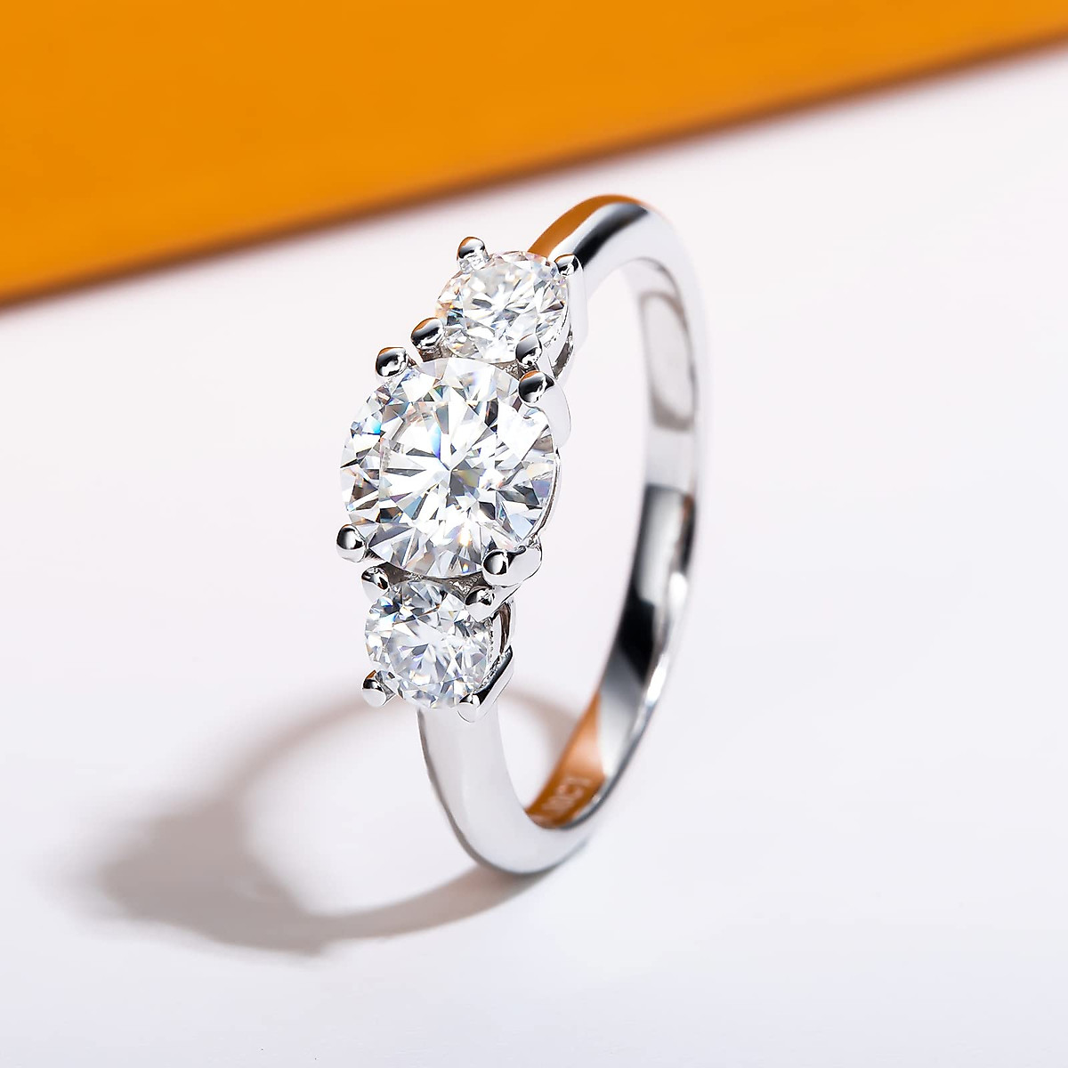 AimiIee Moissanite Engagement Rings 1.6cttw D Color VVS1 Clarity Round Brilliant Cut Lab Created Diamond S925 Sterling Silver 3 Stones Aniversary Promise Wedding Rings for Women with Certificate(5.5)