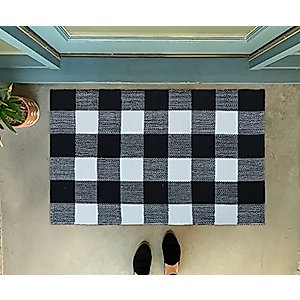 SISOSU Woven Buffalo Plaid Area Rug - Carpets for Living Room, Bedroom, Dining Room, Home Décor - Luxurious Handcrafted Traditional Rug - PET-Yarn - Modern Rugs- 2’ x 3’- Black & White