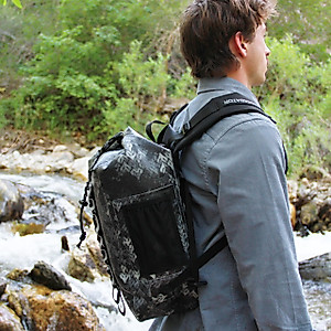 Rockagator Firebreak Ultralight 25-Liter Waterproof Backpack (Black/Green, 25 Liter)