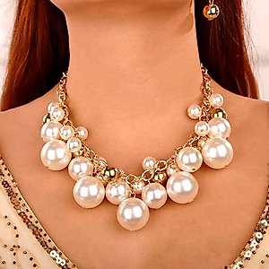 Wiwpar Women Statement Gold Short Chain Pendant Pearl Necklaces Chunky Faux Pearl Cluster Collar Bib Choker Necklace and Earrings Set for Women Gift
