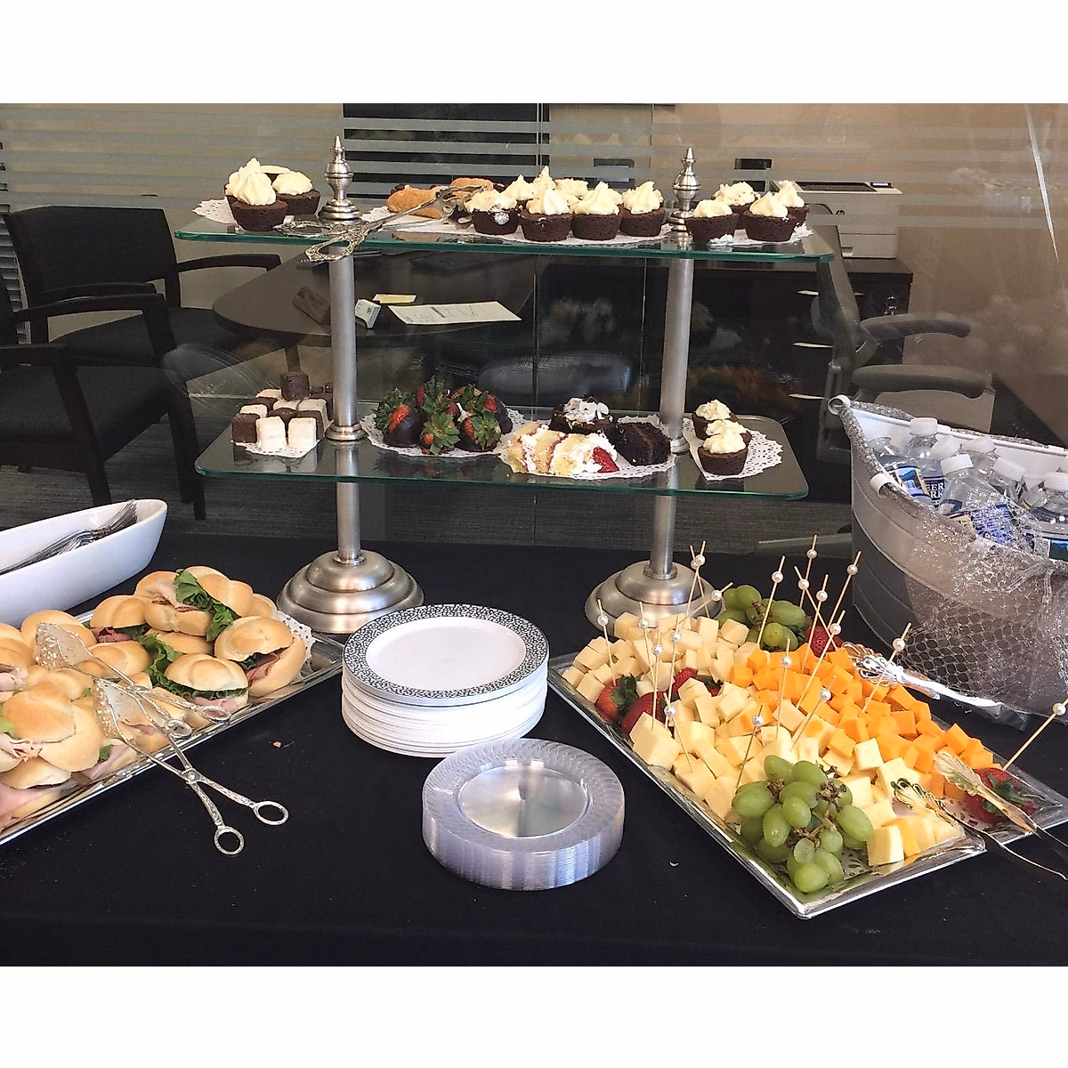 Le'raze Elegant Mirrored Rectangular Silver Tray, Mirrored Tray for Whiskey Decanter, Candle Sticks, Vanity Set, Perfume Tray, and Serving