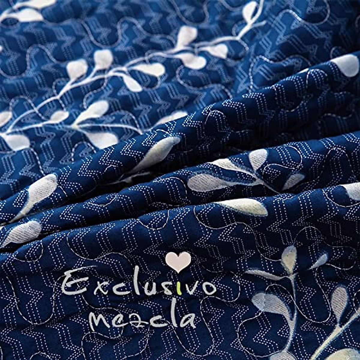 Exclusivo Mezcla Microfiber Quilted Throw Blanket, Flower Pattern Throw Blanket for Bed/Couch/Sofa, Soft and Lightweight (50"x 60",Navy)