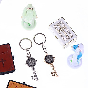 OEMOO 2Pcs Saint Benedict Medal Keychain, Silver/Gold Toned Saint Benedict Jubilee Medal Key Shaped Pendant Key Chain, Fine Detail Great Gift for Family Friend