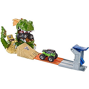 Hot Wheels Monster Jam Dragon Arena Attack Playset