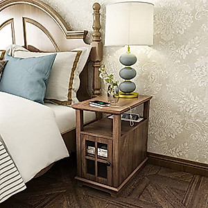 HIFYOBRO End Table with Charging Station, Side Table with Semi-Open Storage, Bedside Table with 2 Power outlets & 2 USB Ports, Wooden Nightstand Cabinet for Sofa Side