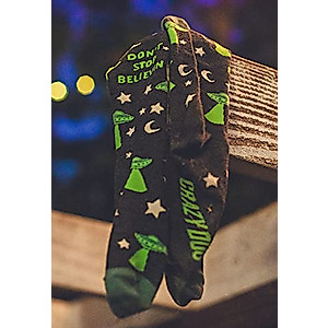 Crazy Dog T-Shirts Men's Don't Stop Believin' Socks Funny UFO Space Alien Sci Fi Footwear