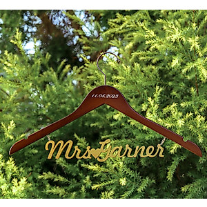 Bride hanger, wedding hanger, wood engraving,personalized bride hanger, lady hanger, custom hanger, honor maid, bridesmaid, The doctor hangers，Gift-giving hangers