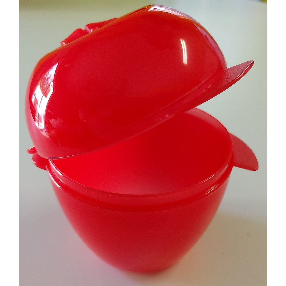 Tupperware Apple Keeper in Chili