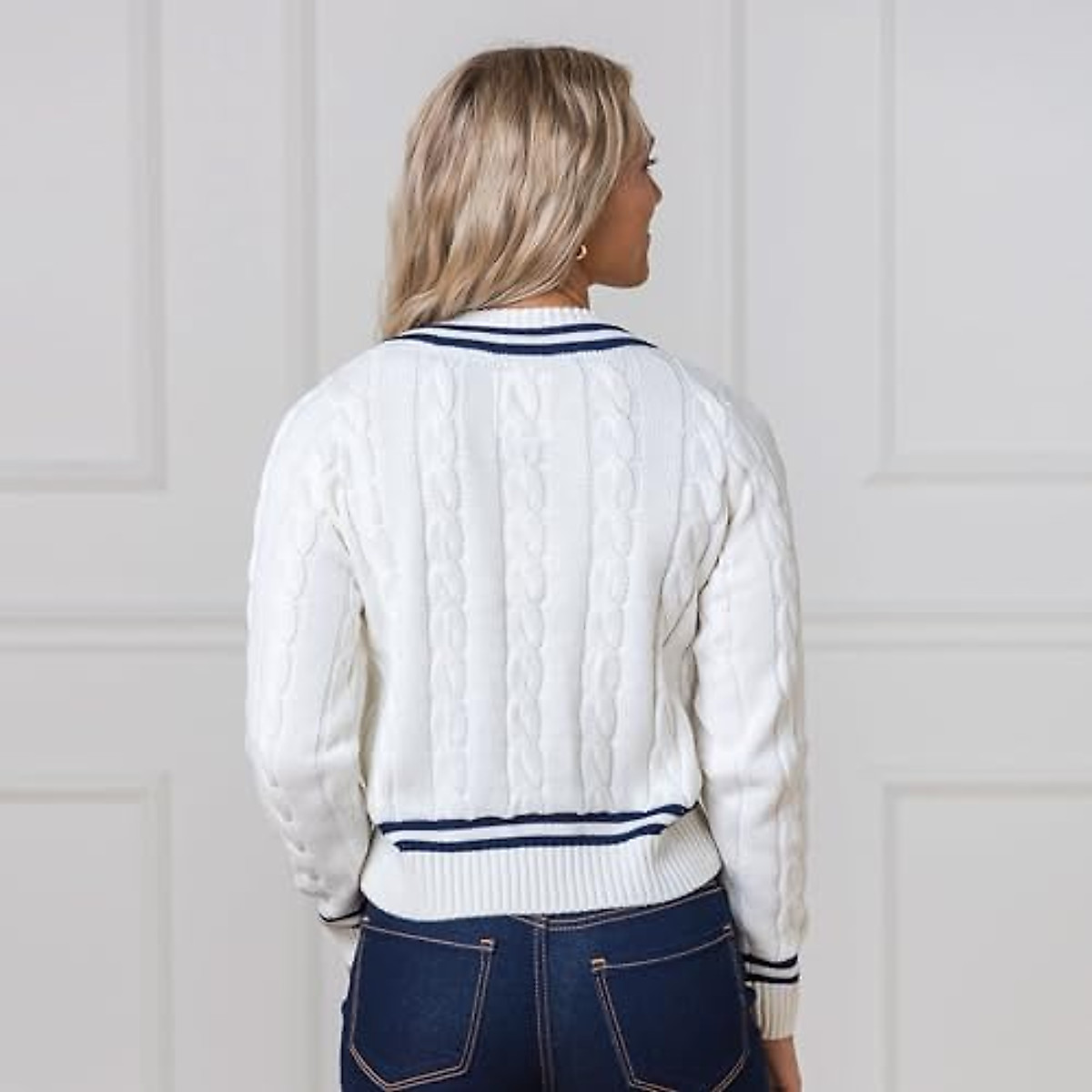 Hope & Henry Women's Organic Long Sleeve V-Neck Cricket Sweater, Large, Soft White Cable with Navy