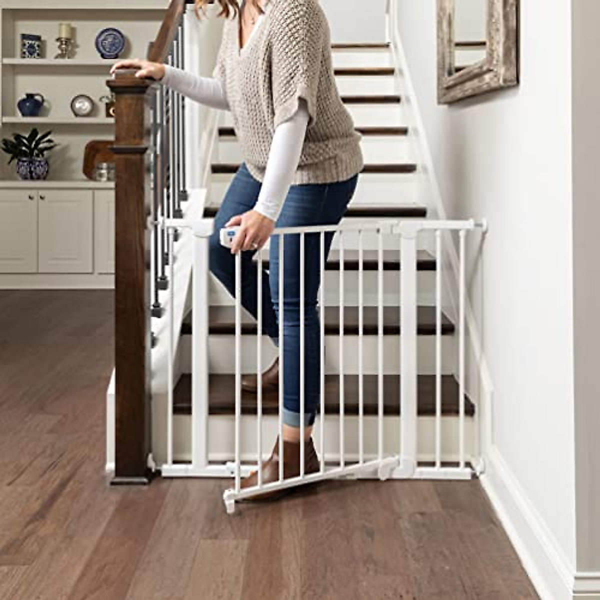 Qdos Safety Auto-Close SafeGate Baby Gate - Professional Grade Meets Tougher European Standards - Automatically Closes & Latches - Magnetic Lock Indicator - Easy Installation | Pressure Mount | White