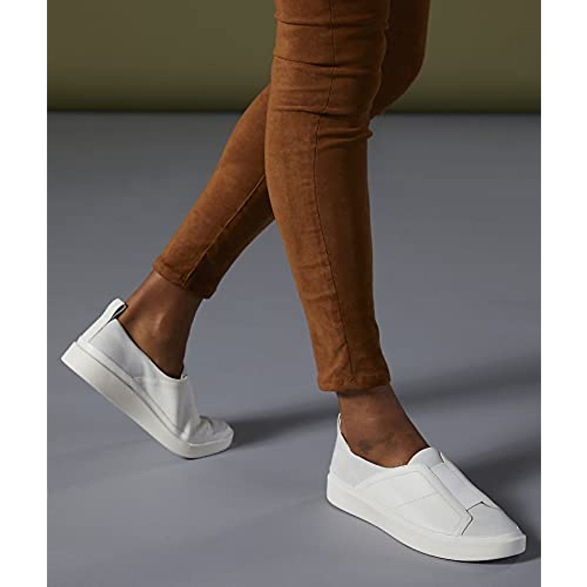 Vionic Women's Zinah, White, 9