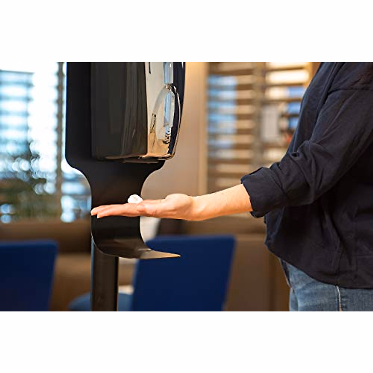 Rubbermaid Commercial Products AutoFoam Hand Soap & Sanitizer Dispenser, Black/Black Pearl, Touchless, Wall Mount, Battery Operated, for Restrooms in Offices/Hotels/Entertainment/Schools