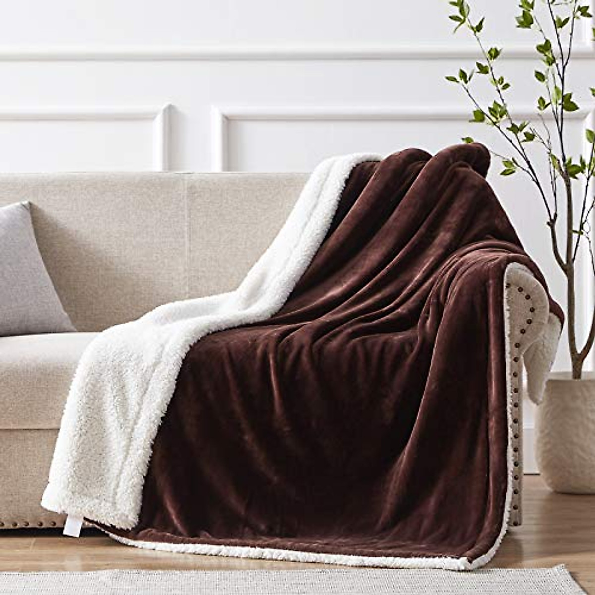SEMECH Sherpa Throw Blanket Throw Size, Sherpa Fleece Throw Blanket Lightweight, Reversible Sherpa Blanket Machine Washable, 50" x 60", Brown