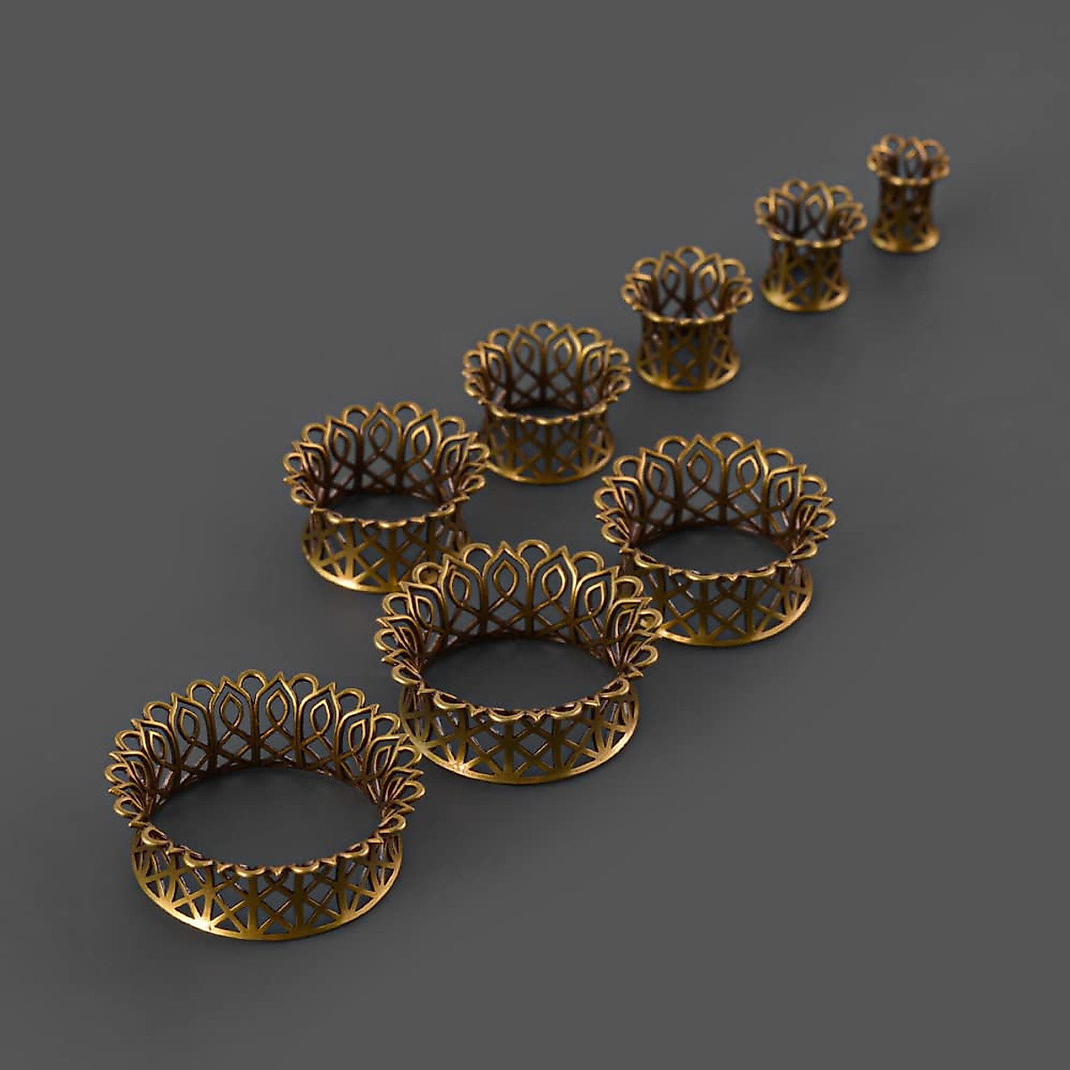 ERKUOO 2PCS Hollow Pattern Ear Gauges Double Flared Ear Tunnel Plug Piercing Expander Flesh Earring Stretcher Lobe Piercing Jewelry 0g(8mm)