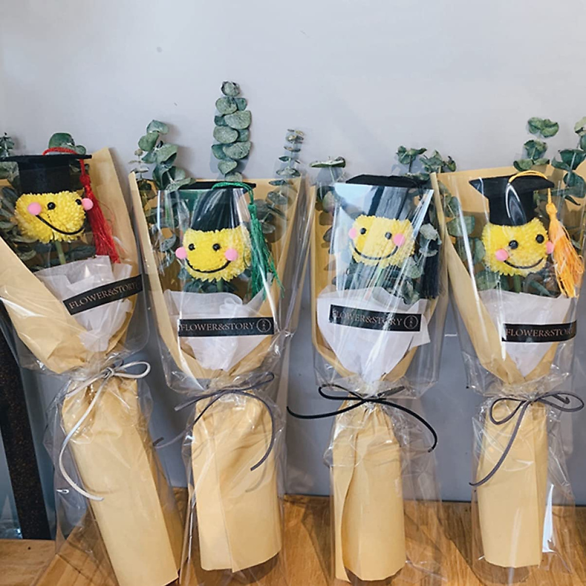 Operitacx 12 Pcs Bottle Toppers Doctoral Cap Tassel Wine Mini Graduation Caps for Cupcakes Drinker Bottle Topper Mini Graduation Hat Doctoral Cap with Tassels Brim Hat Miniature Preschool