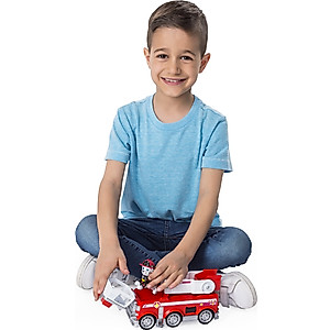 Paw Patrol Ultimate Rescue - Marshall's Ultimate Rescue Fire Truck with Moving Ladder and Flip-Open Front Cab, Ages 3 and Up
