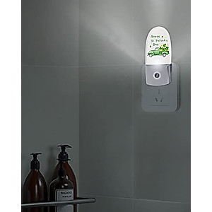 RisQiten St. Patrick's Day Night Light, LED Plug in Night Light, Green Truck and Lucky Clover Gold Night Lights with Dusk to Dawn Sensor Decorative Kids/Adults Nightlight for Bedroom Bathroom